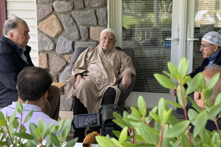 FETHULLAH GÜLEN KİMDİR? - Tr724 FETHULLAH GÜLEN KİMDİR? - Tr724